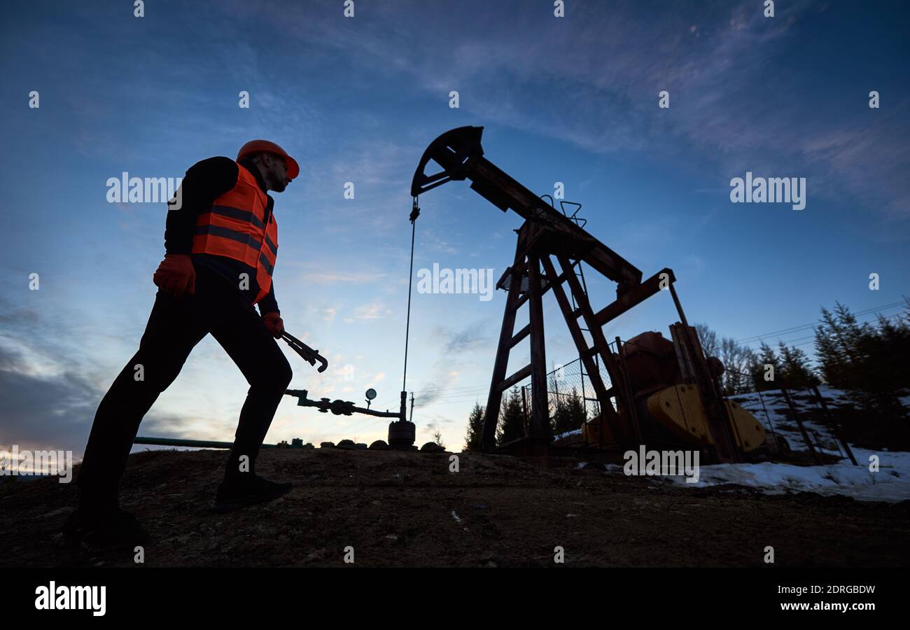 Oil rig repair machine hi-res stock photography and images - Alamy