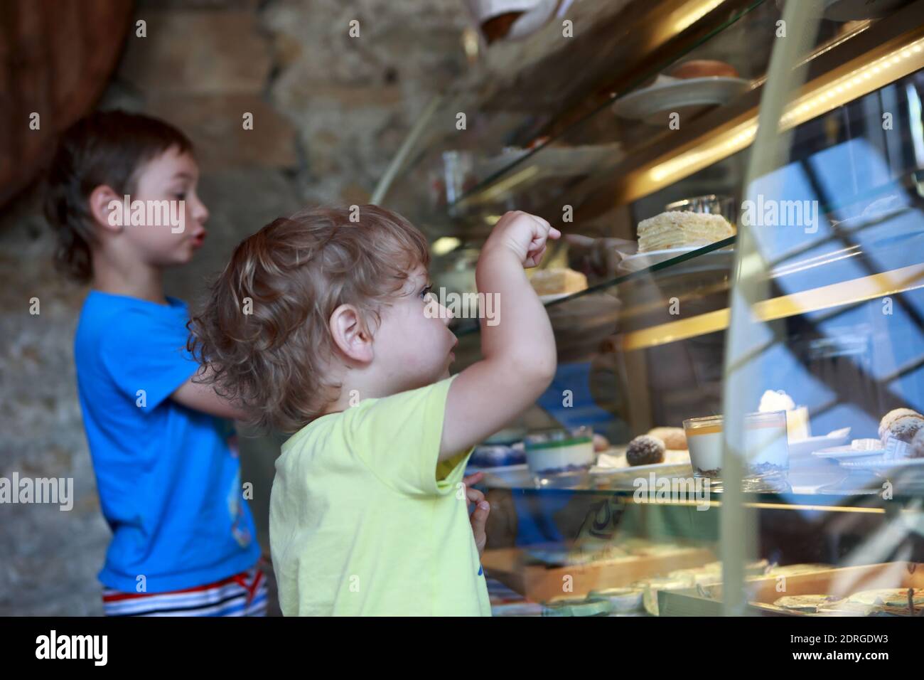 People choosing cake in bakery hi-res stock photography and images - Alamy