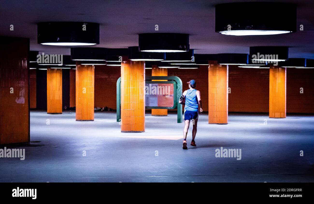 Man jogging berlin hi-res stock photography and images - Alamy