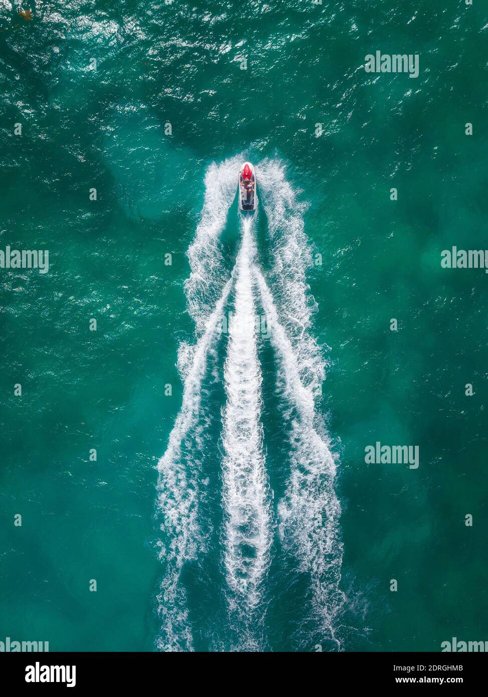 Jet boat wake aerial hi-res stock photography and images - Alamy