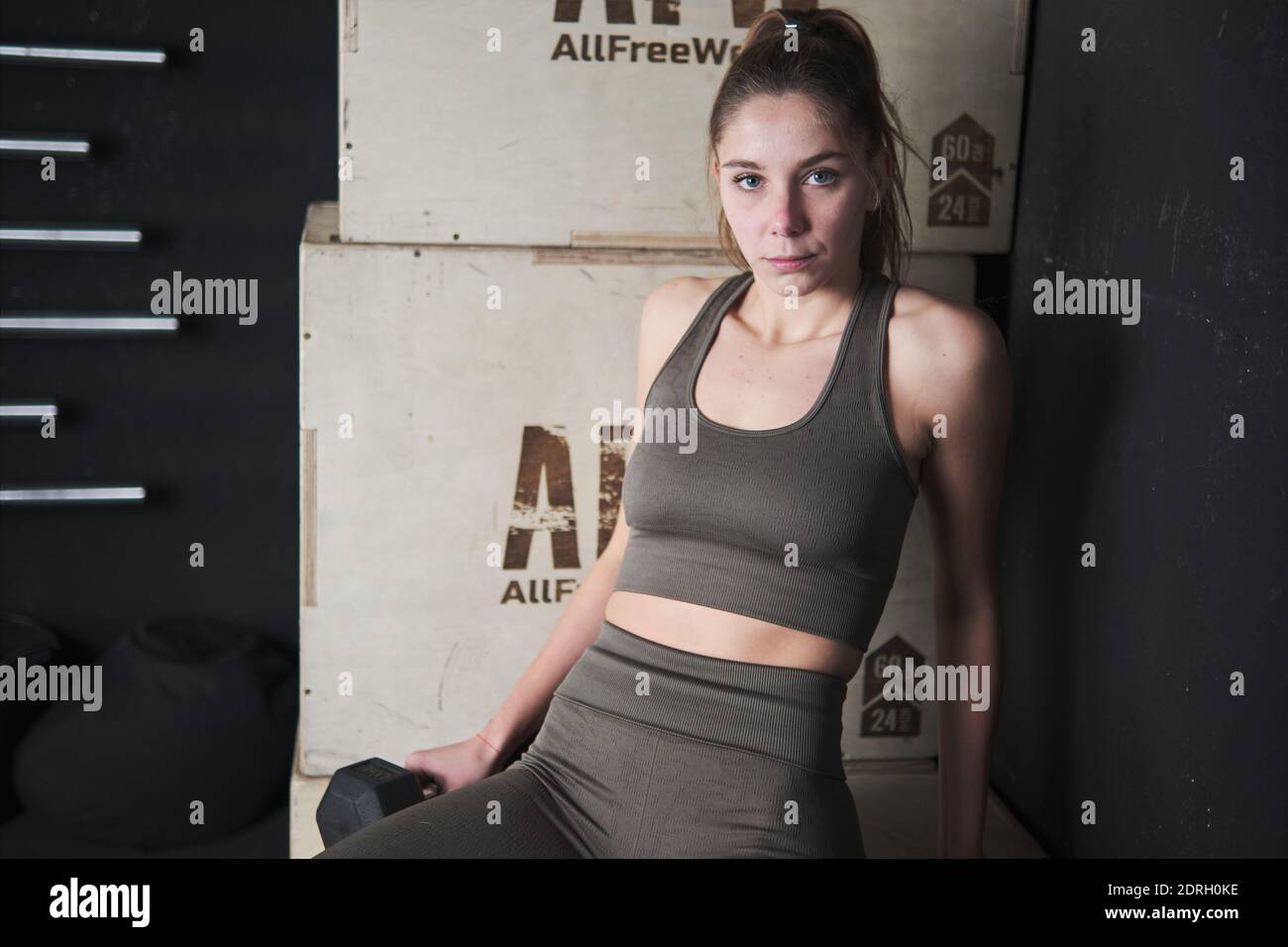 Muscular female fitness model hi-res stock photography and images - Alamy