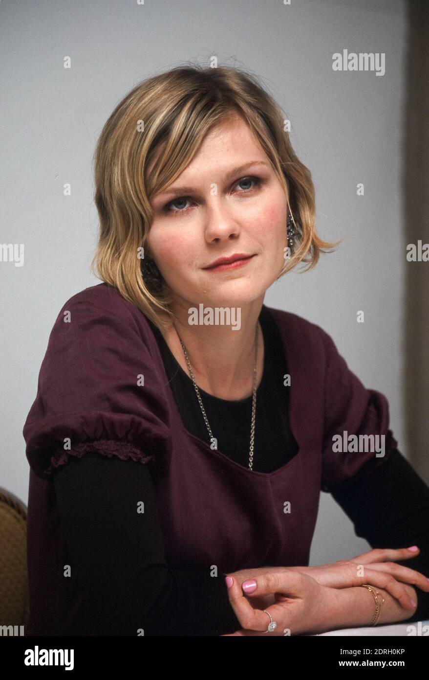 Mona lisa smile 2003 kirsten dunst hi-res stock photography and images ...