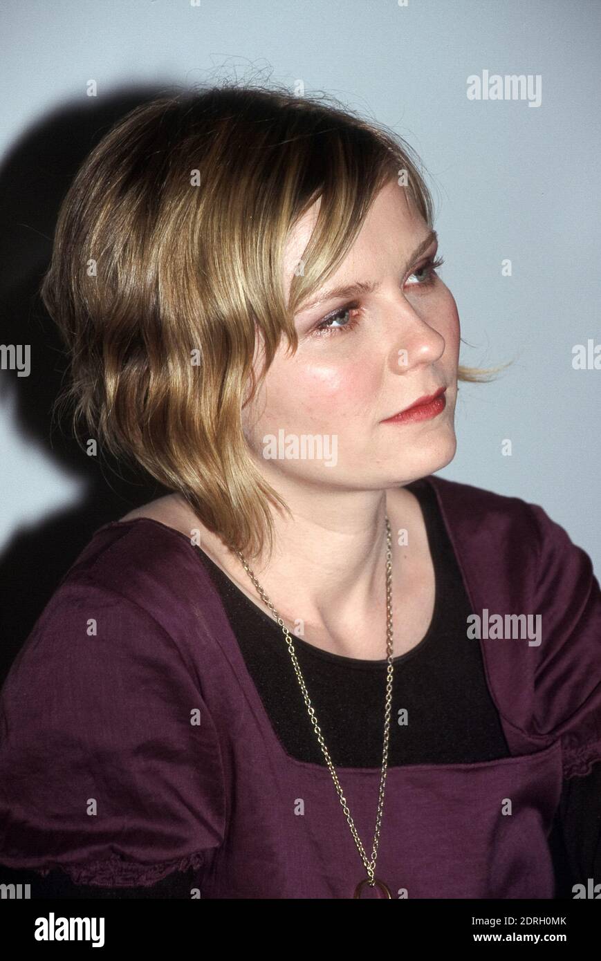 Mona lisa smile 2003 kirsten dunst hi-res stock photography and images ...