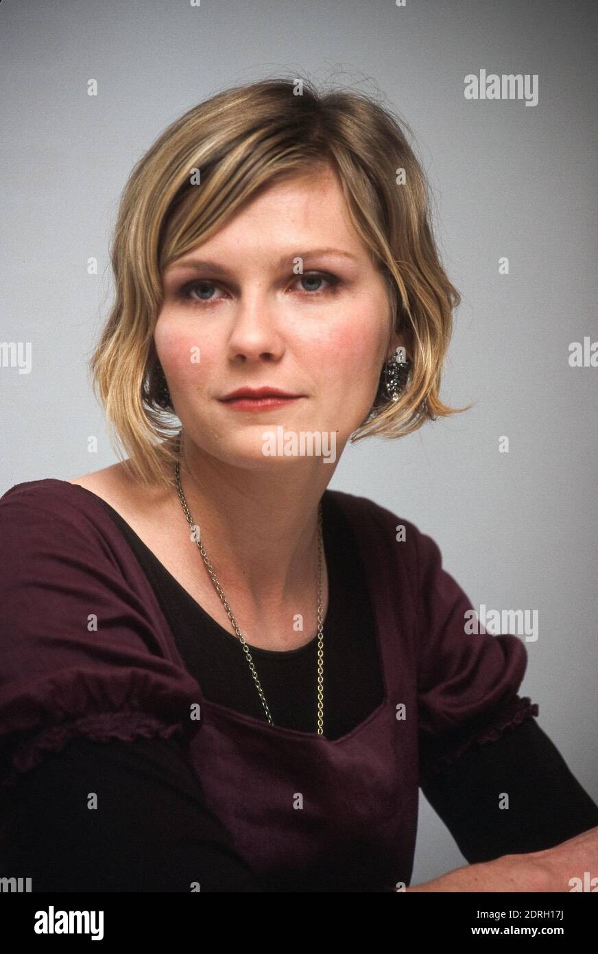 Mona lisa smile 2003 kirsten dunst hi-res stock photography and images ...