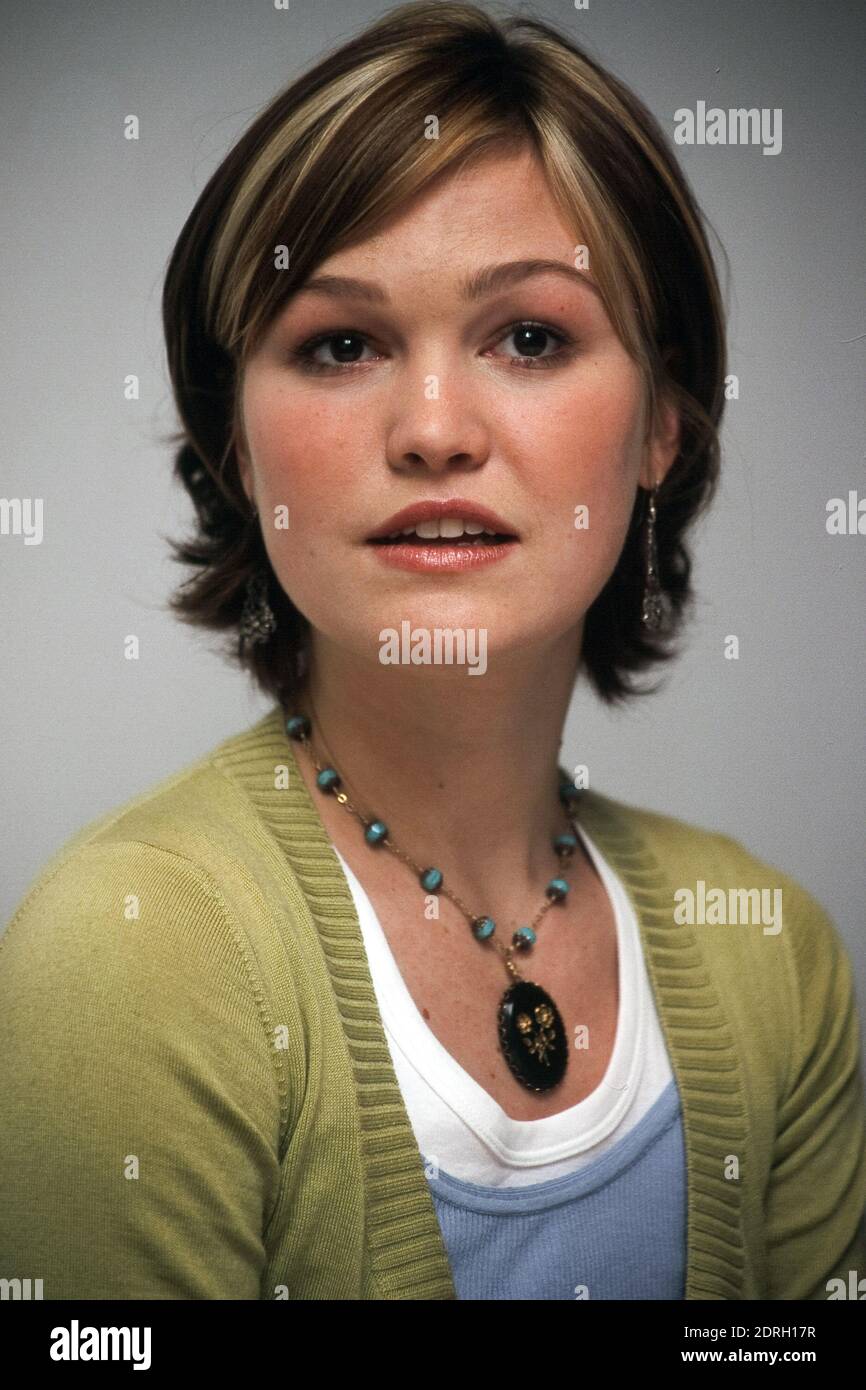 Star of "Mona Lisa Smile," Julia Stiles circa 2003 / File Reference ...