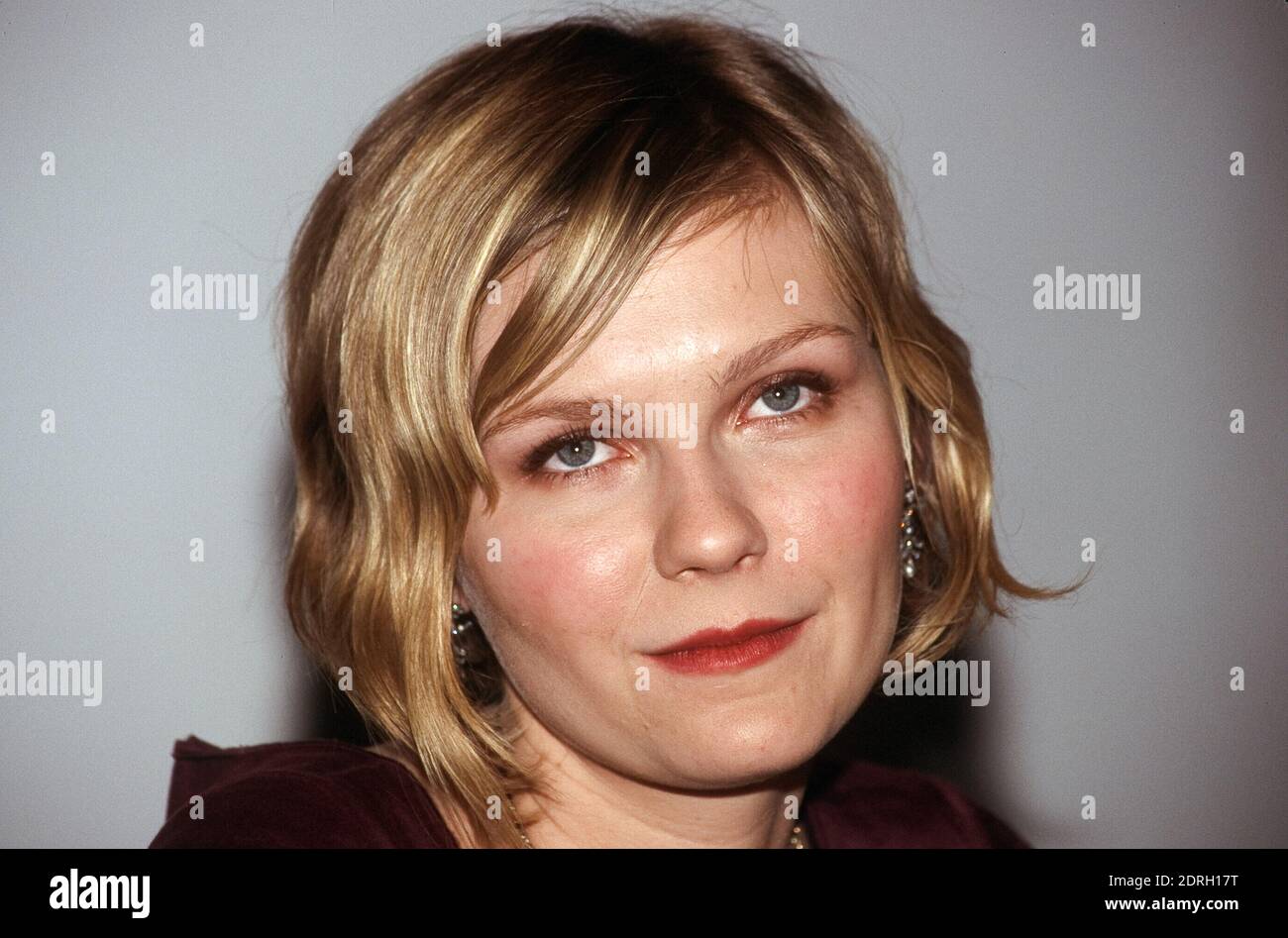 Mona lisa smile 2003 kirsten dunst hi-res stock photography and images ...