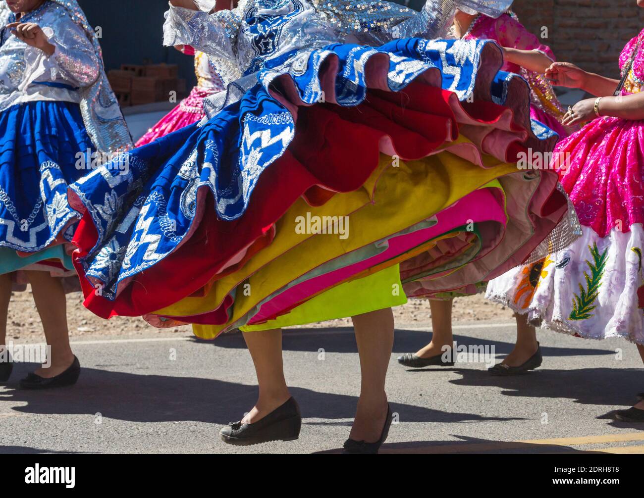 Authentic peruvian dance in Titicaca region Stock Photo - Alamy