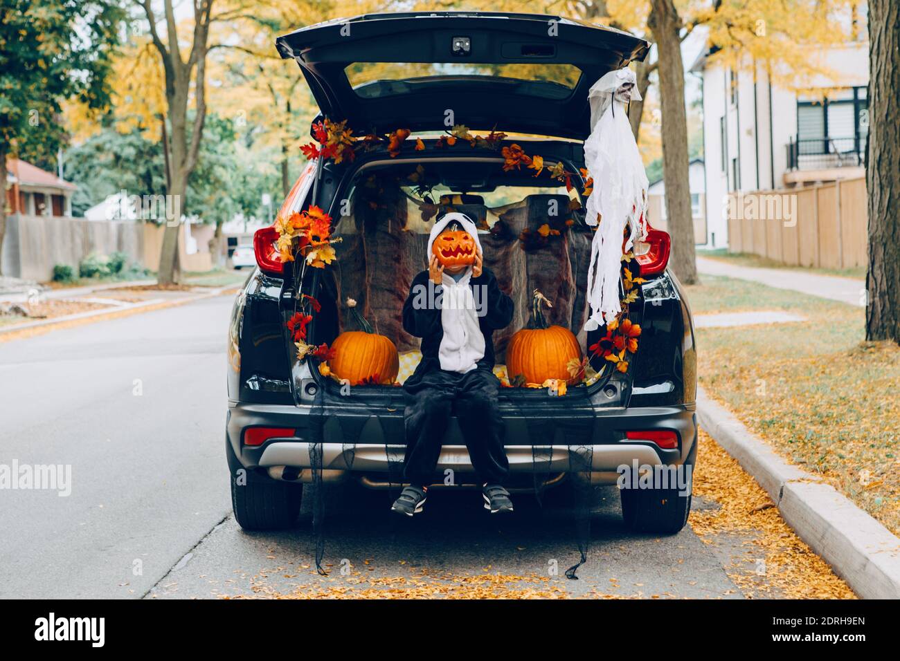 Car trick hi-res stock photography and images - Alamy