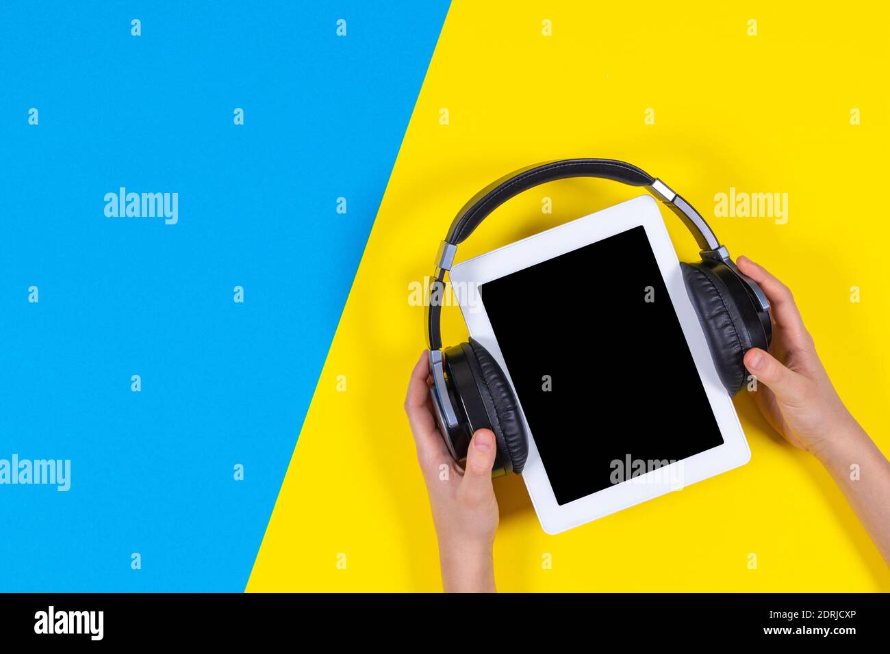 Child holding tablet computer business hi-res stock photography and ...