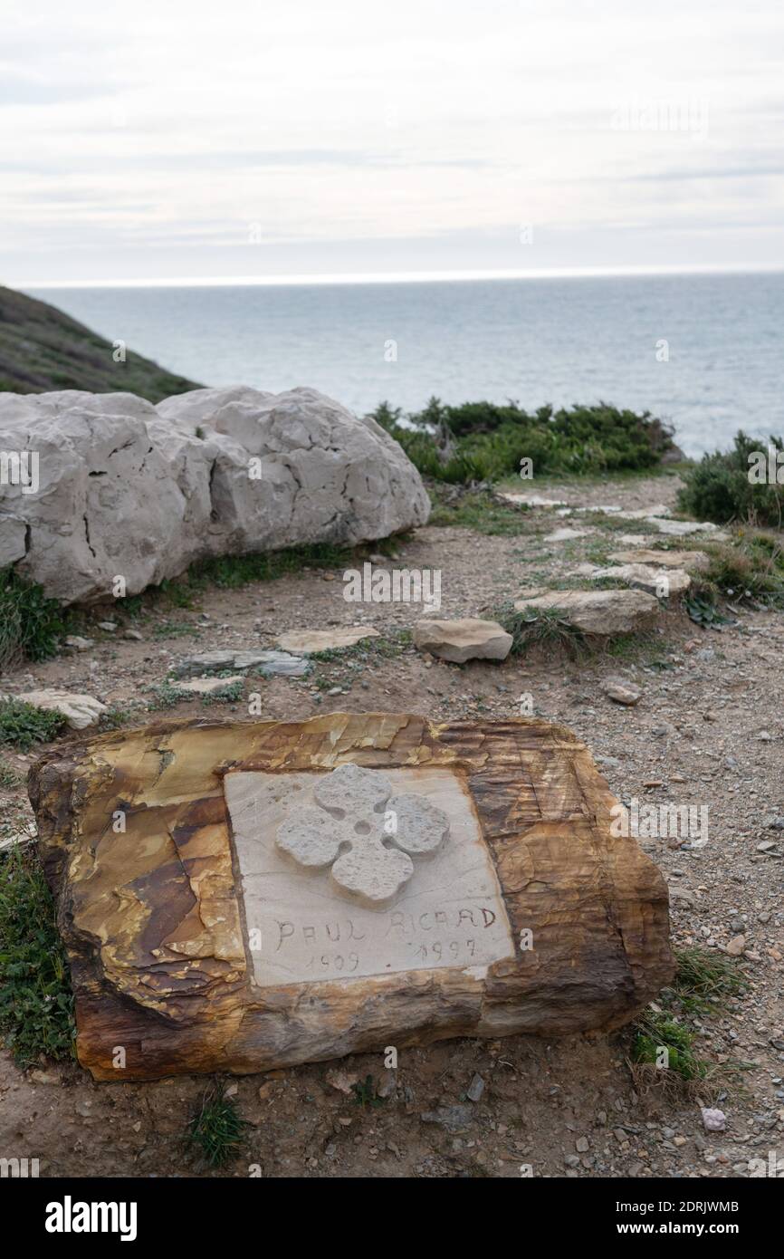 "Ile des Embiez" island (south-eastern France): Paul Ricard’s tomb ...