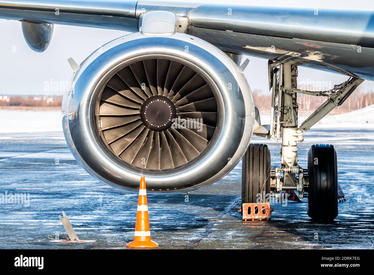 Airplane wing engine chassis hi-res stock photography and images - Alamy