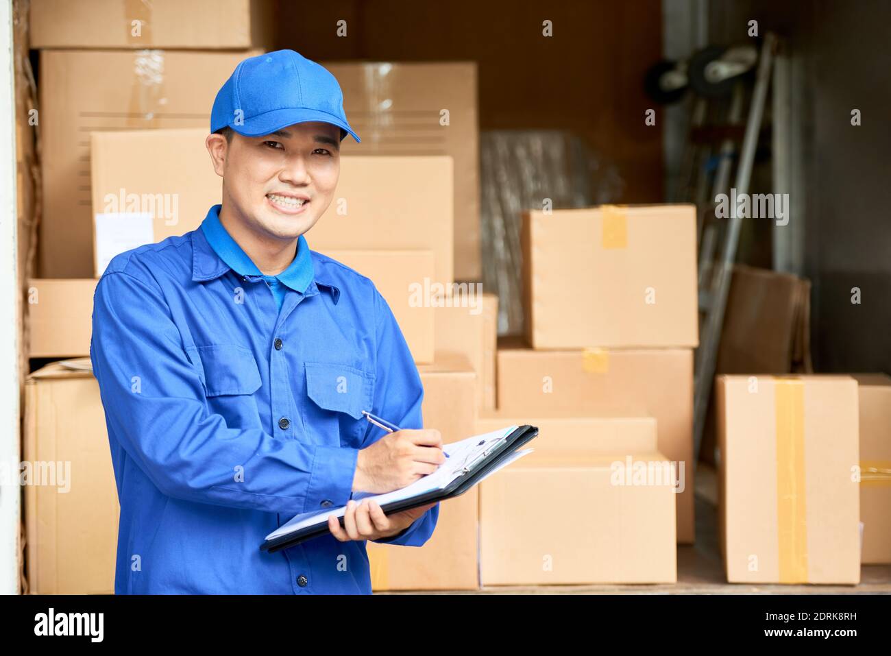 Delivery person clipboard manager hi-res stock photography and images ...