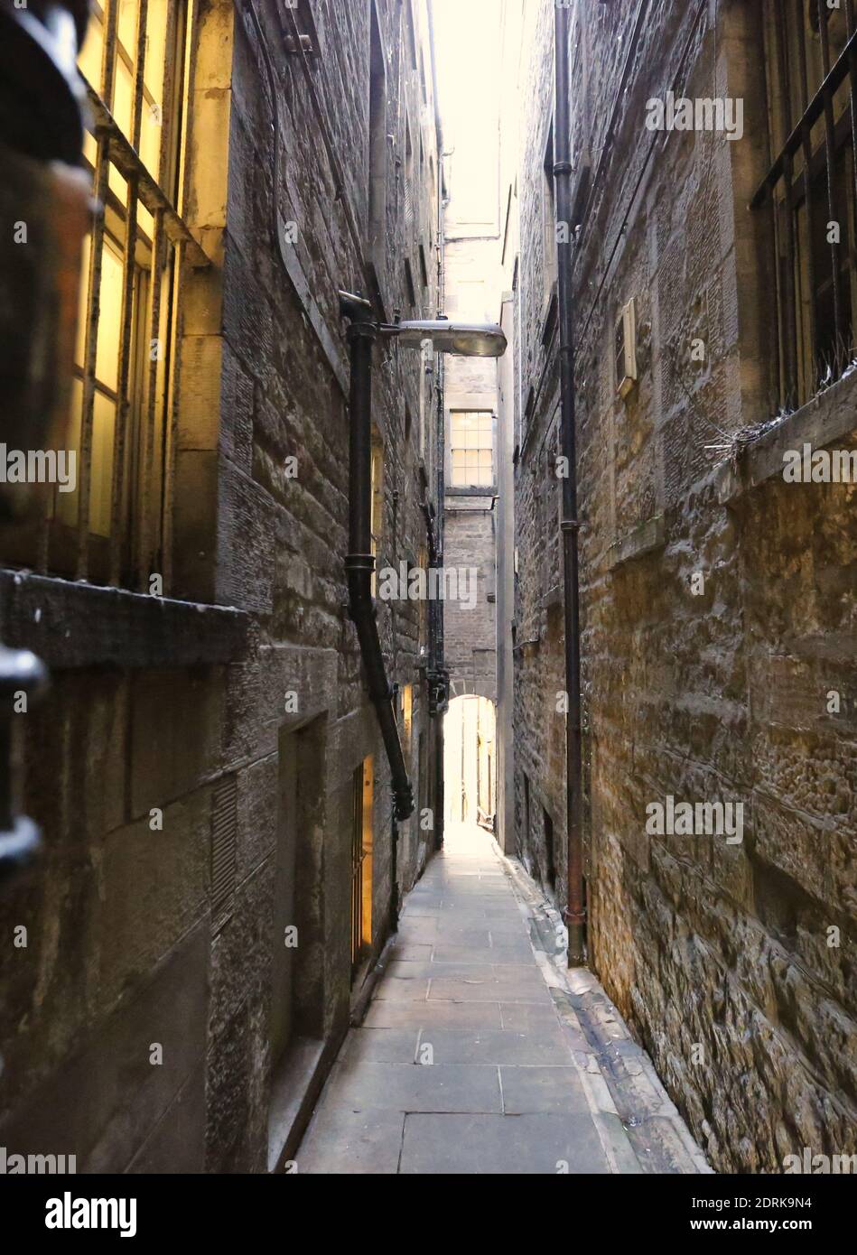 Narrow alley in Edinburgh, Scotland Stock Photo - Alamy