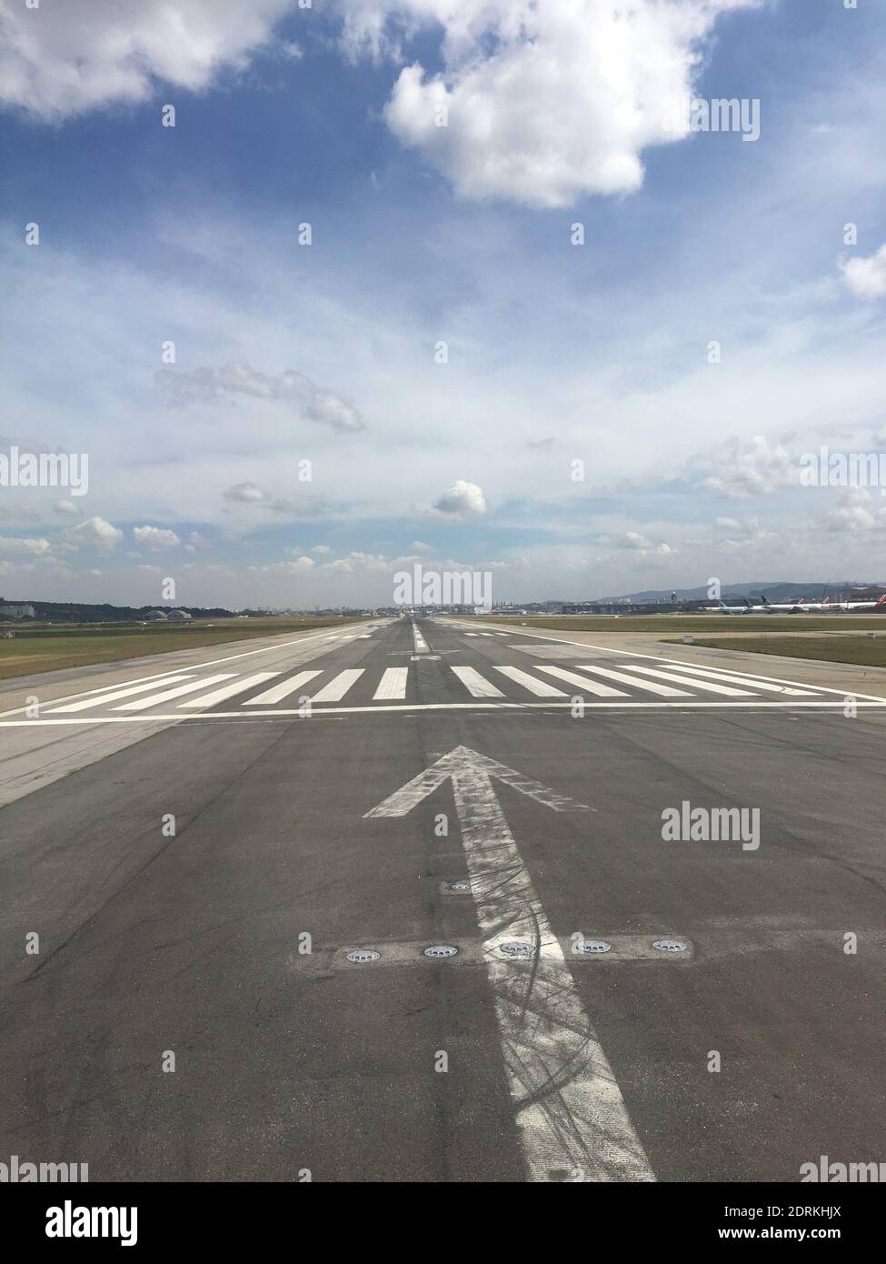 Airport perspective view hi-res stock photography and images - Alamy