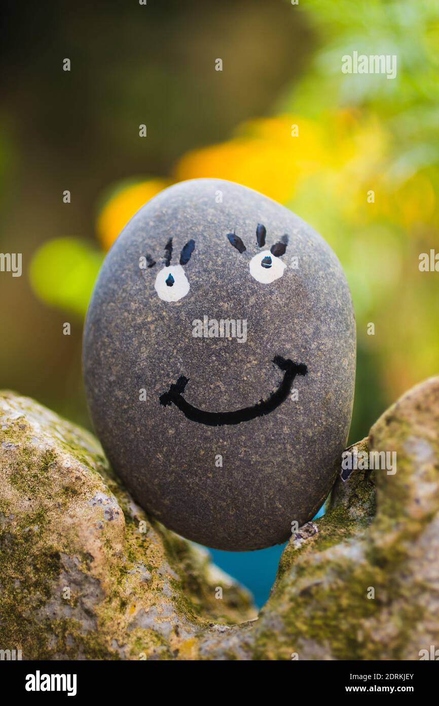 Smiley rock face hi-res stock photography and images - Alamy