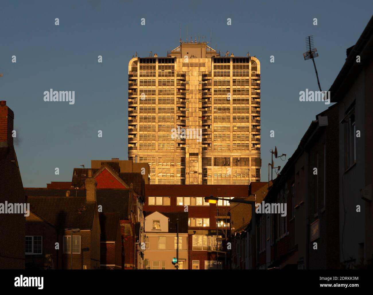 Tower block uk 1970s hi-res stock photography and images - Alamy