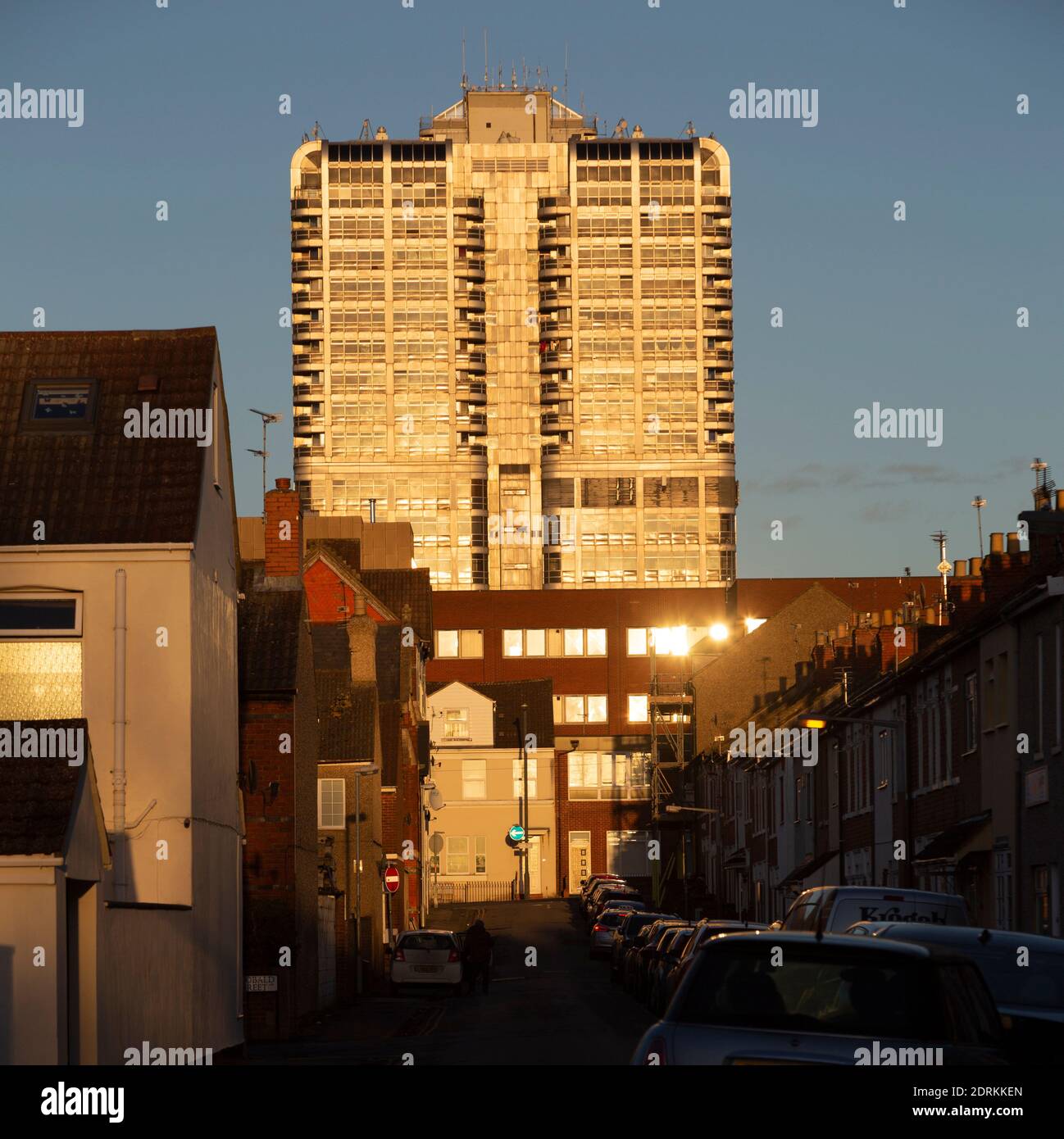 Tower block uk 1970s hi-res stock photography and images - Alamy