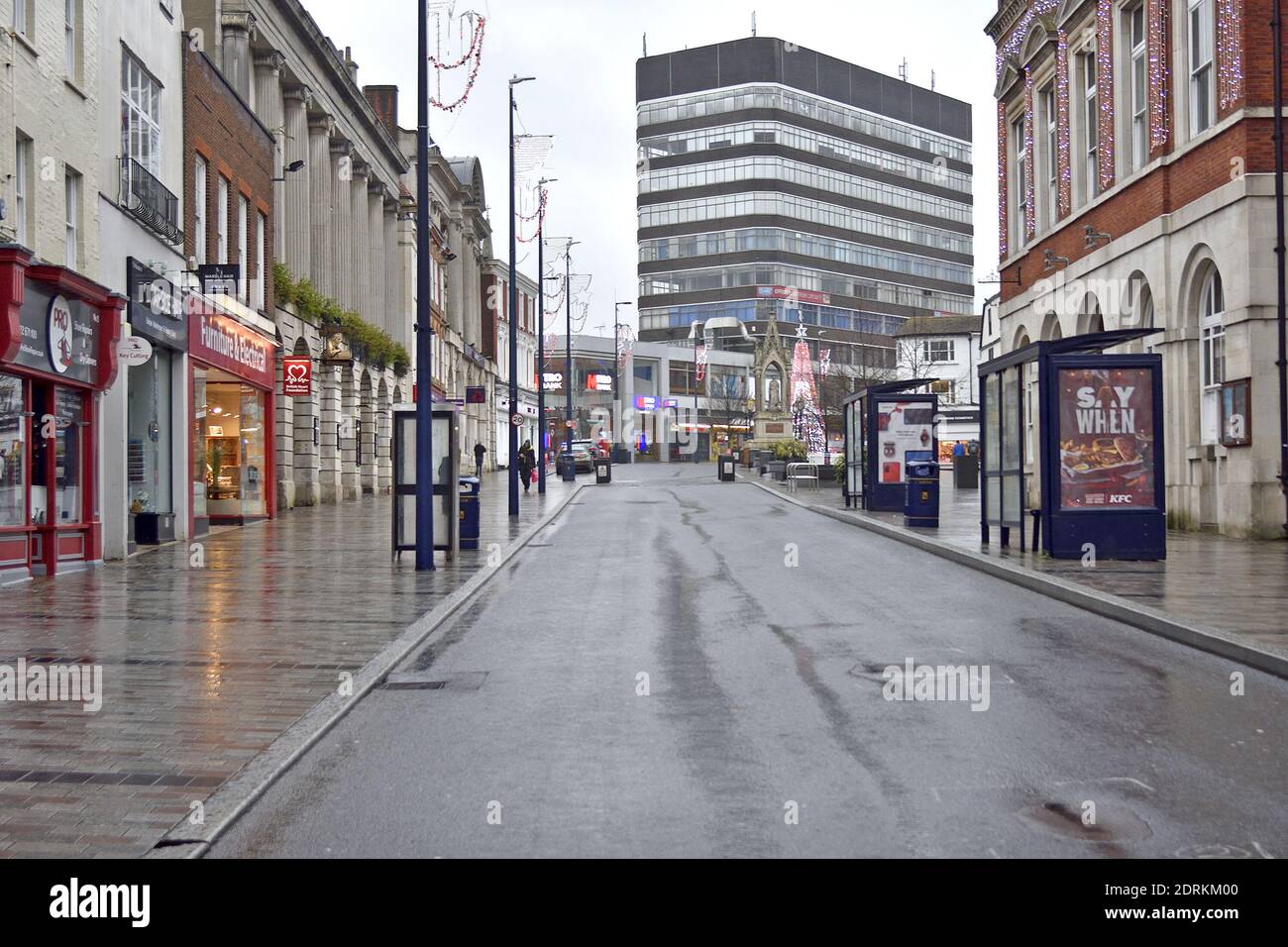 Maidstone, Kent, UK. 21st Dec, 2020. The Monday before Christmas in the ...