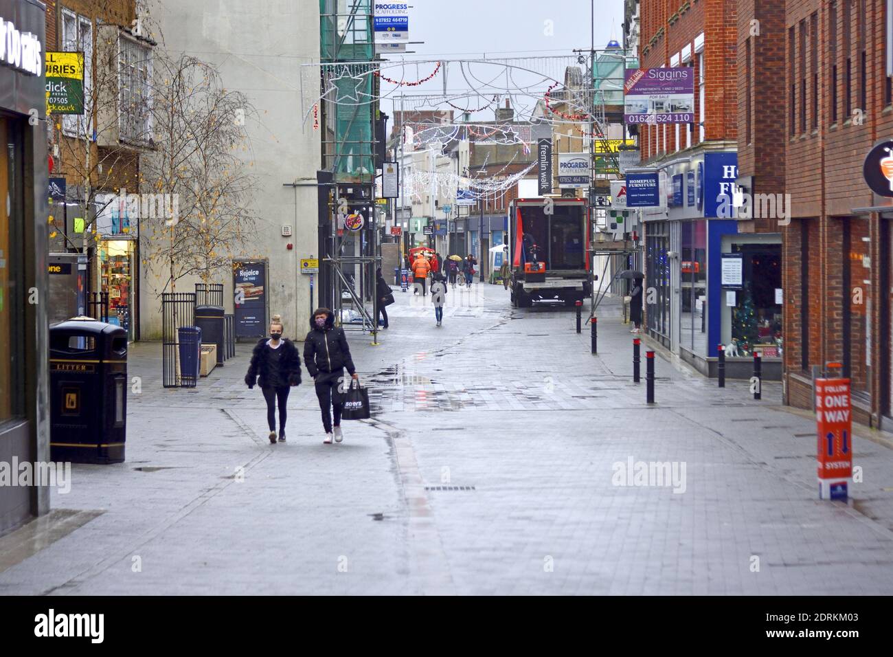 Maidstone, Kent, UK. 21st Dec, 2020. The Monday before Christmas in the ...