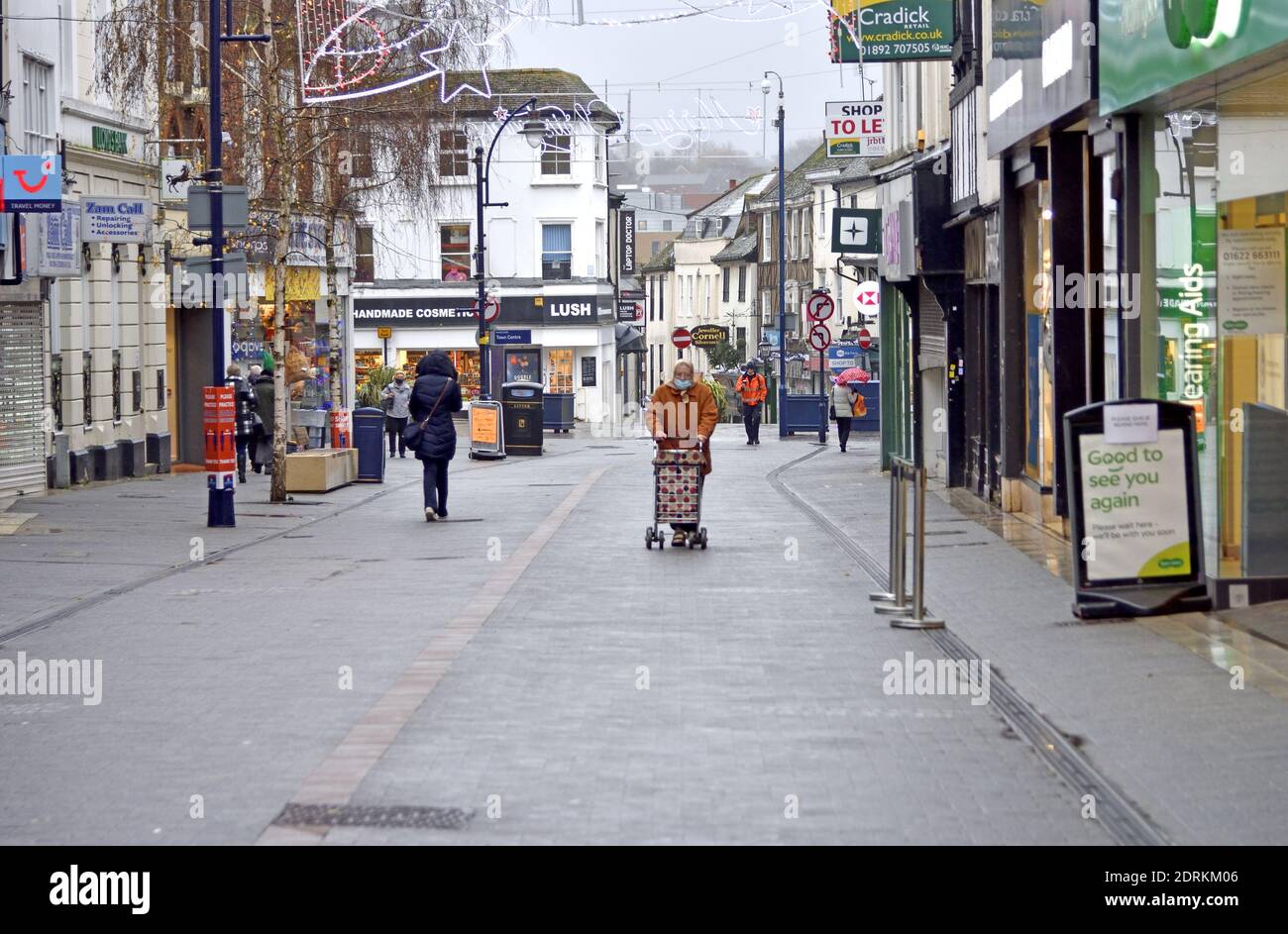 Maidstone, Kent, UK. 21st Dec, 2020. The Monday before Christmas in the ...