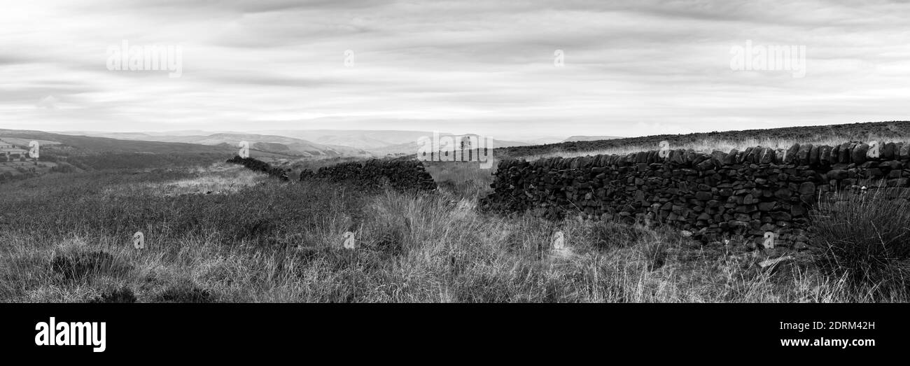 Fence wall in Peak National Park, Derbyshire, UK Stock Photo - Alamy