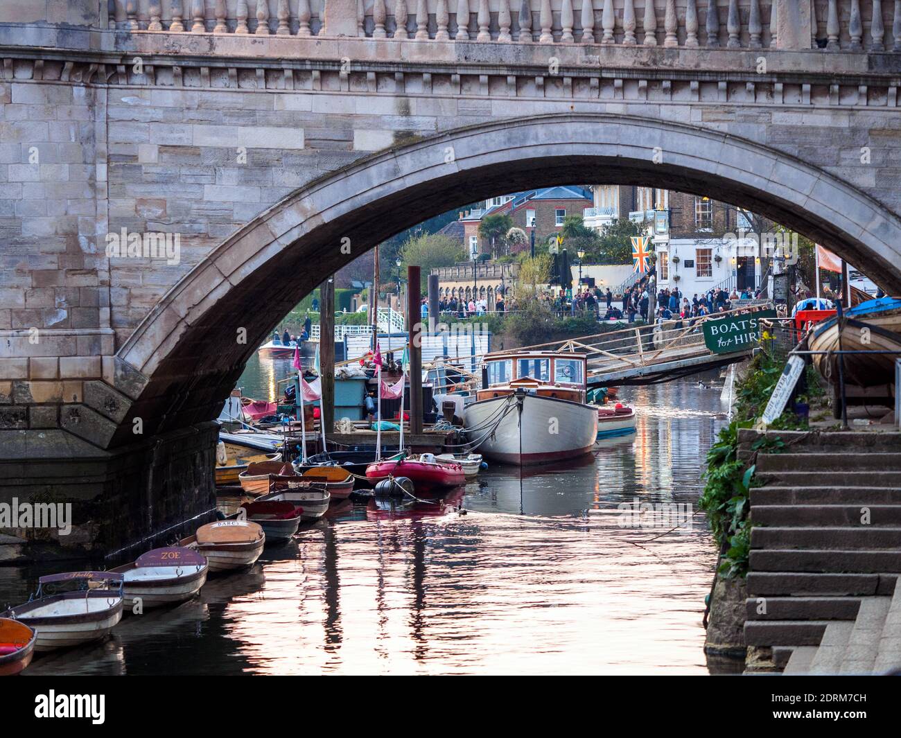 Richmond upon thames england riverside hi-res stock photography and ...