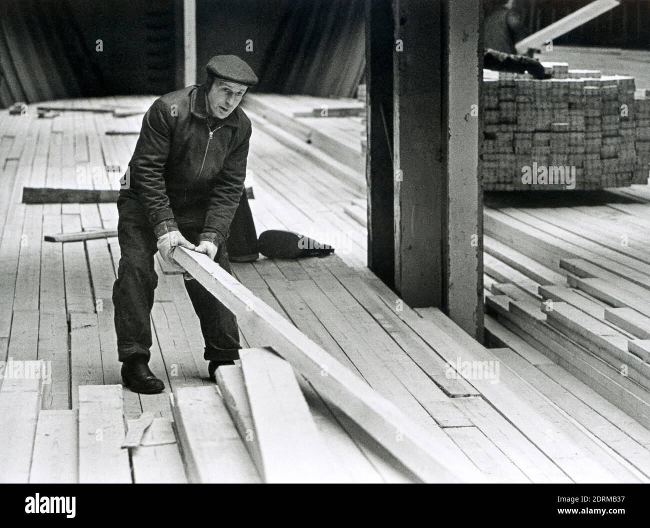 Cargo ship wood hi-res stock photography and images - Alamy