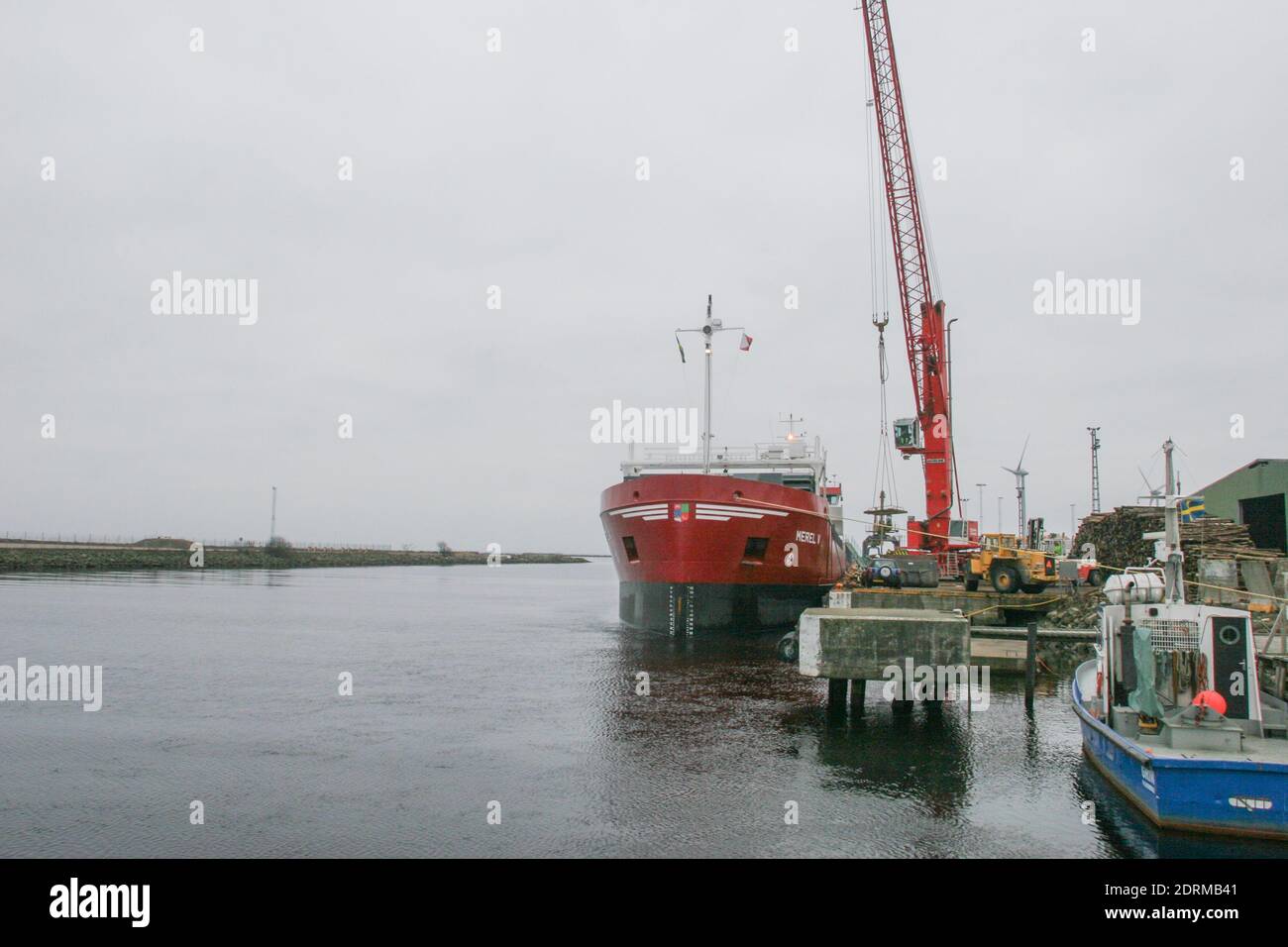 Ship in harbour for cargo Stock Photo - Alamy