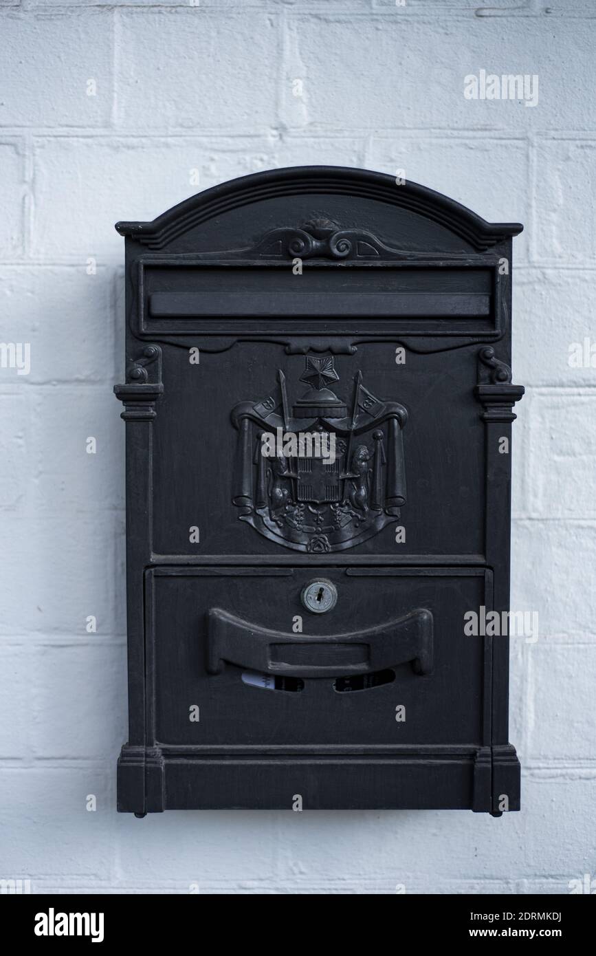 Old fashioned letterbox hi-res stock photography and images - Alamy