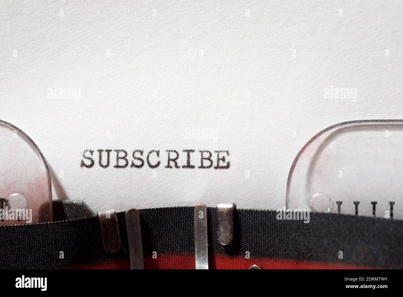 Subscribe word written with a typewriter Stock Photo - Alamy