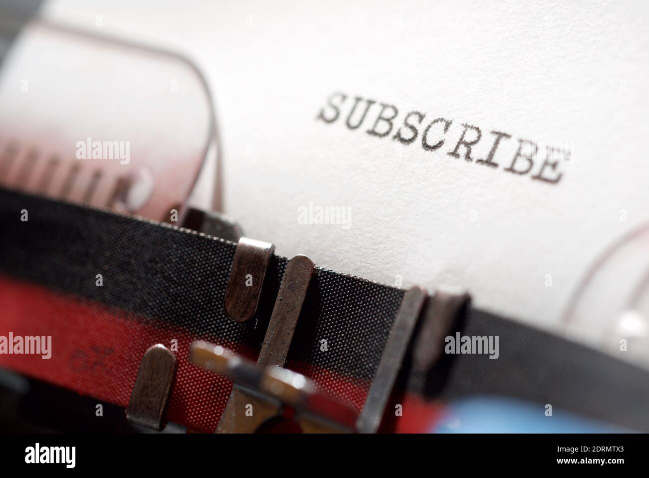 Subscribe word written with a typewriter Stock Photo - Alamy