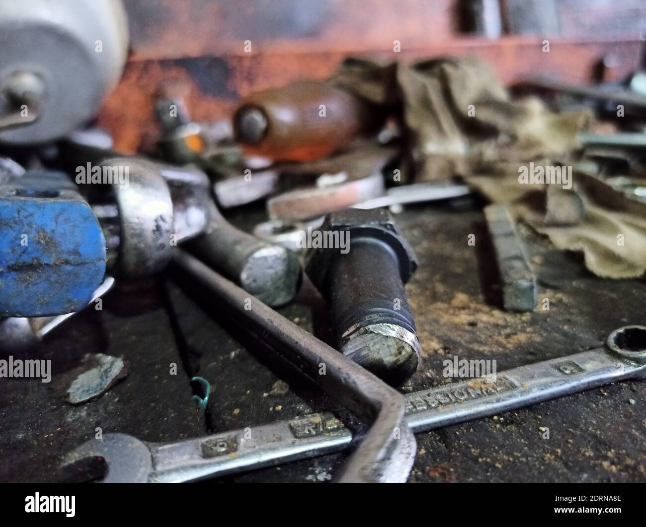 Car valves hi-res stock photography and images - Alamy