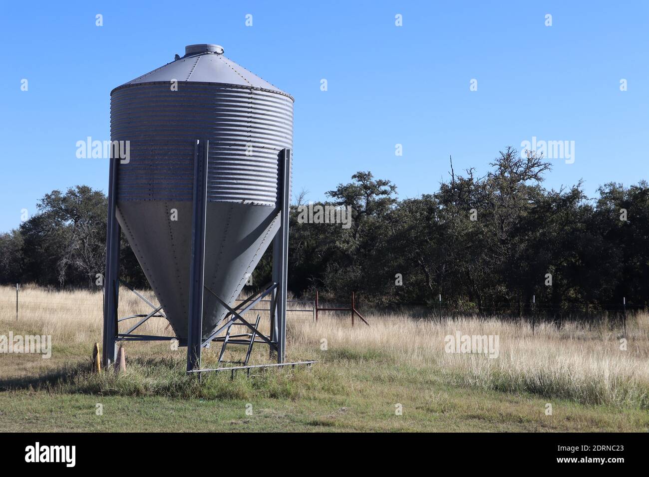 A shot of a water tank on a Texas ranch Stock Photo - Alamy