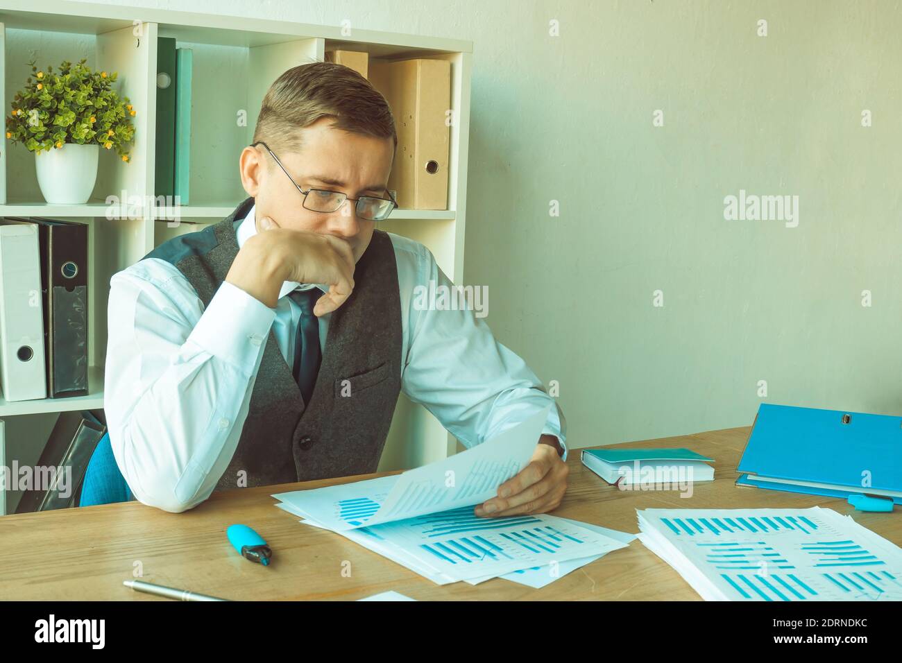 Internal audit paper hi-res stock photography and images - Alamy
