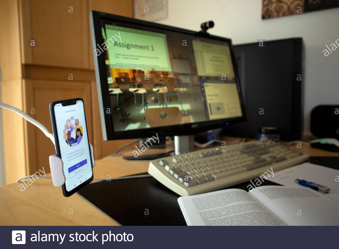 Using microsoft teams hi-res stock photography and images - Alamy