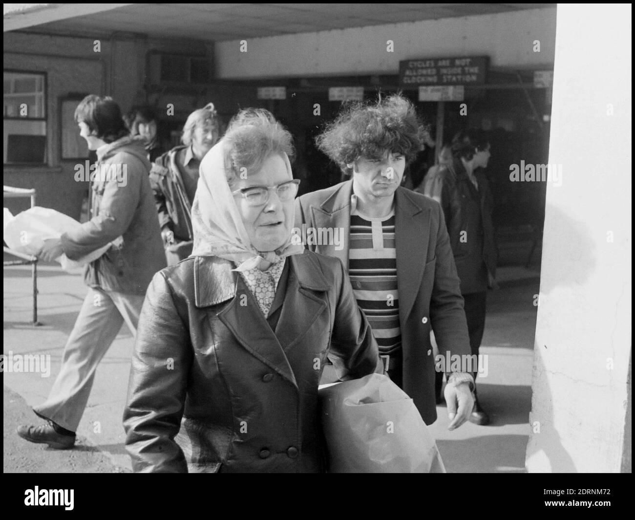 1970s factory workers leaving hi-res stock photography and images - Alamy