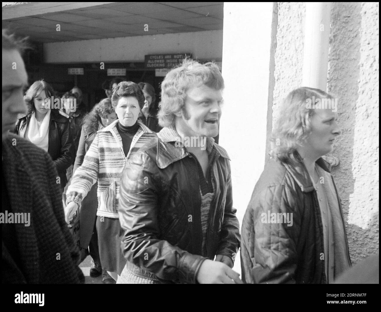 1970s factory workers leaving hi-res stock photography and images - Alamy