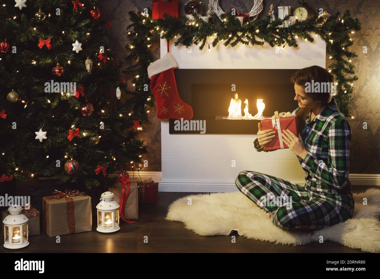 Sitting beside a fire hi-res stock photography and images - Alamy