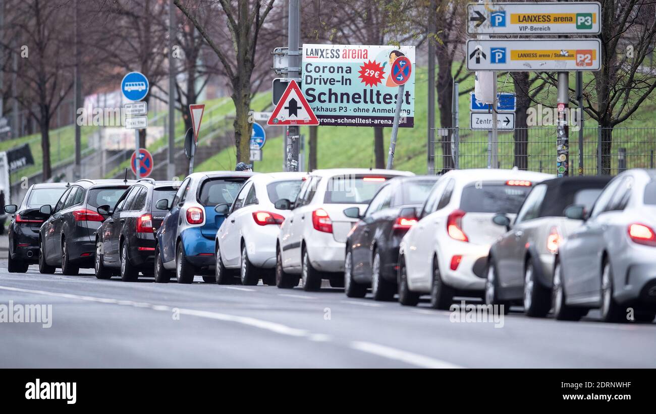 Cologne, Germany. 21st Dec, 2020. Motorists wait in front of the Corona ...