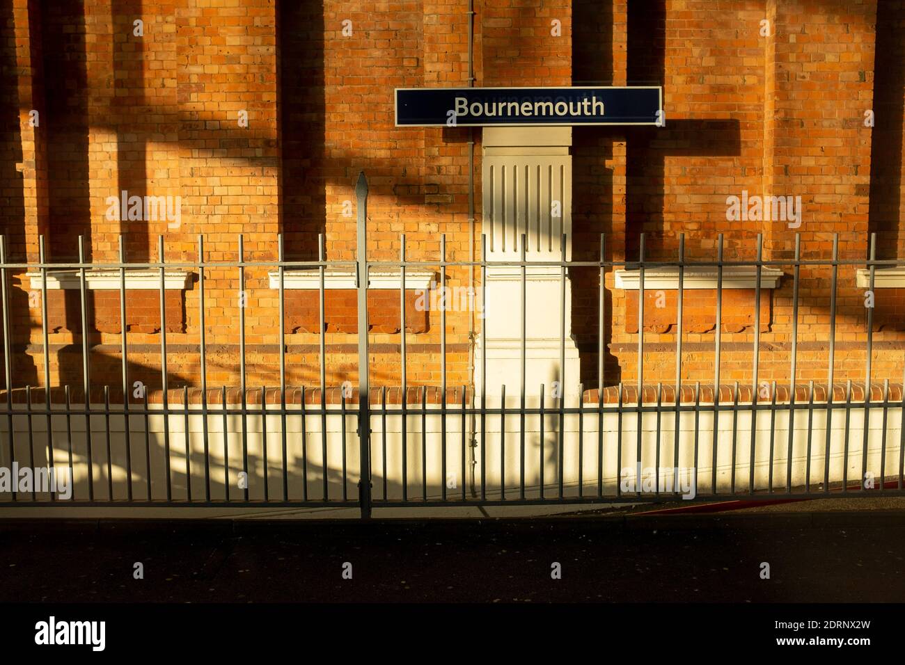 Bournemouth railway station hi-res stock photography and images - Alamy