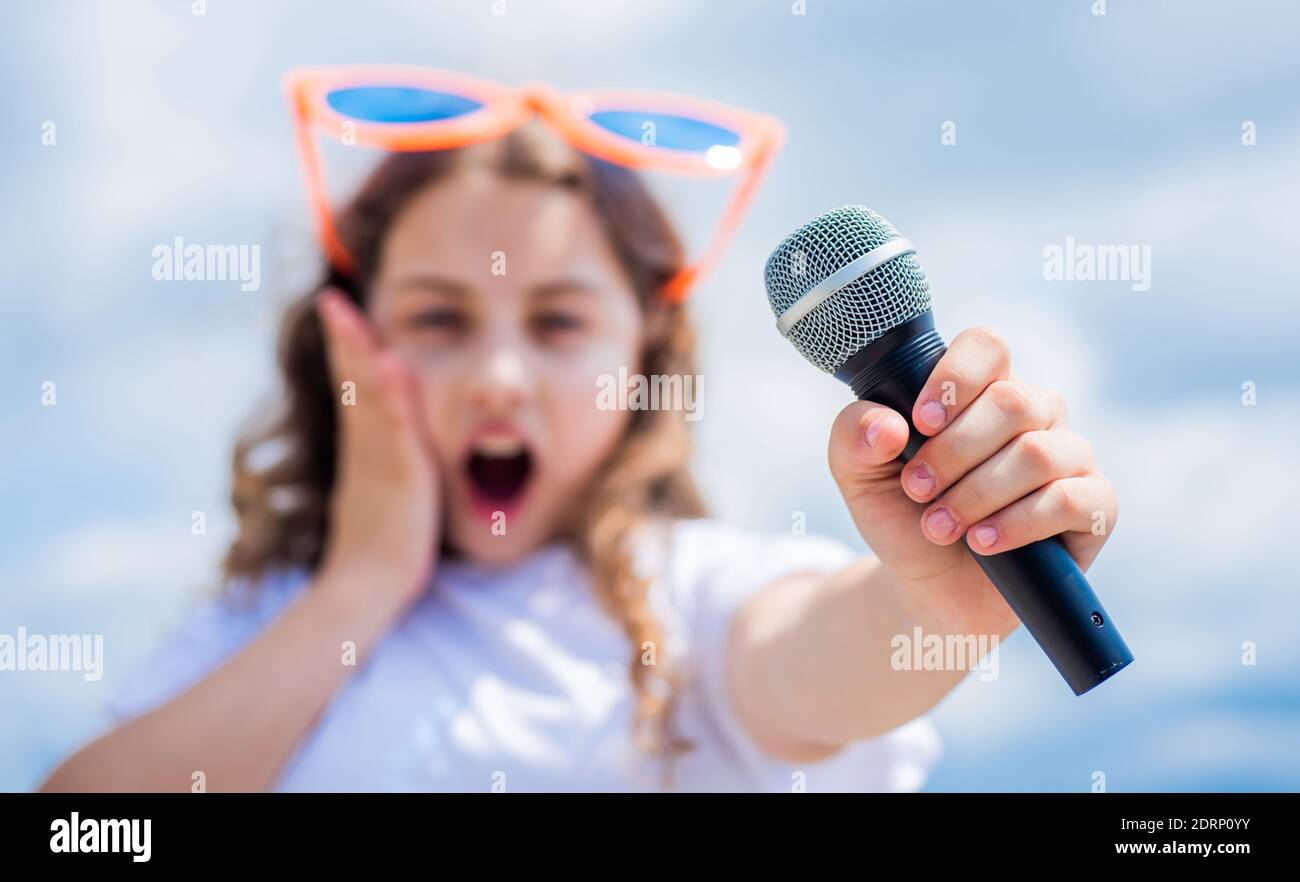 School karaoke performance hi-res stock photography and images - Alamy
