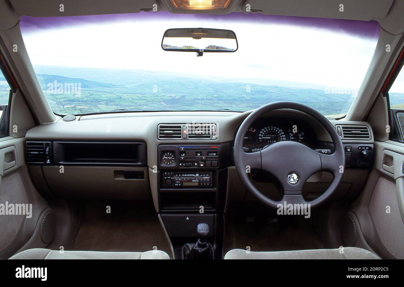 1992 Vauxhall Carlton Estate car Stock Photo - Alamy
