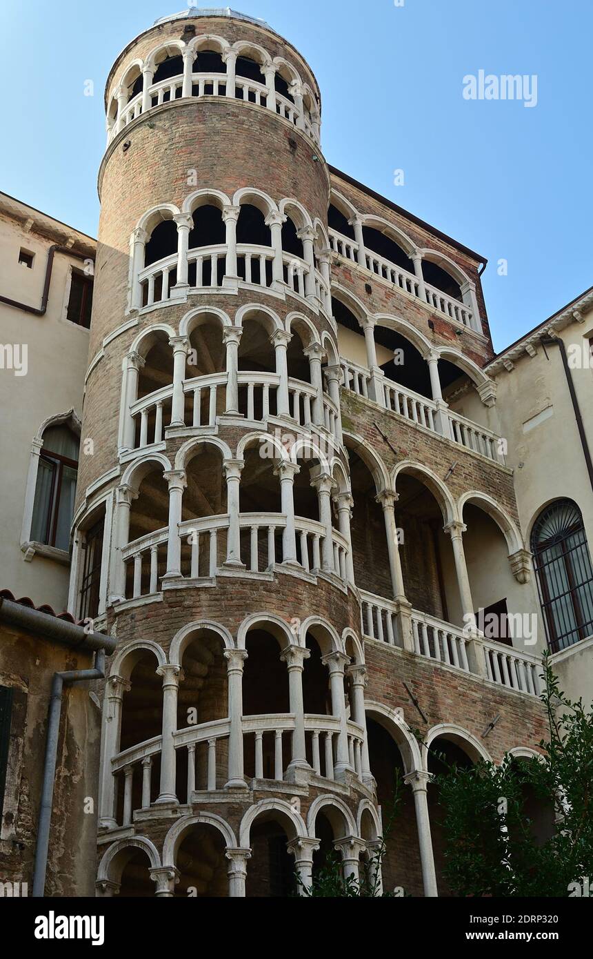Venetian Palazzo Contarini del Bovolo, Venice, Italy Stock Photo - Alamy