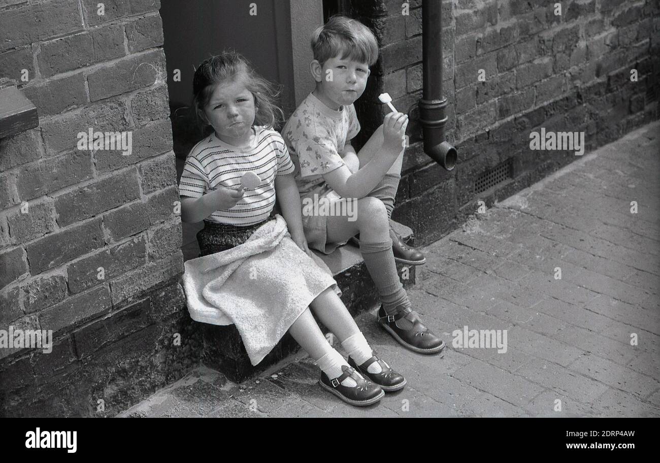 1960s children eating hi-res stock photography and images - Alamy