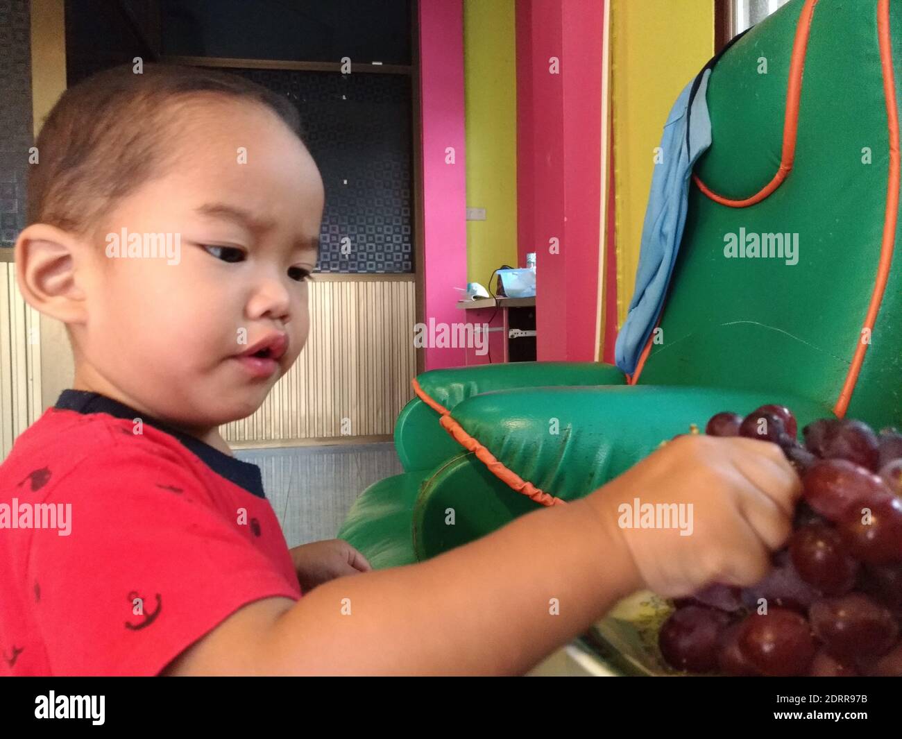 12 grapes hi-res stock photography and images - Alamy