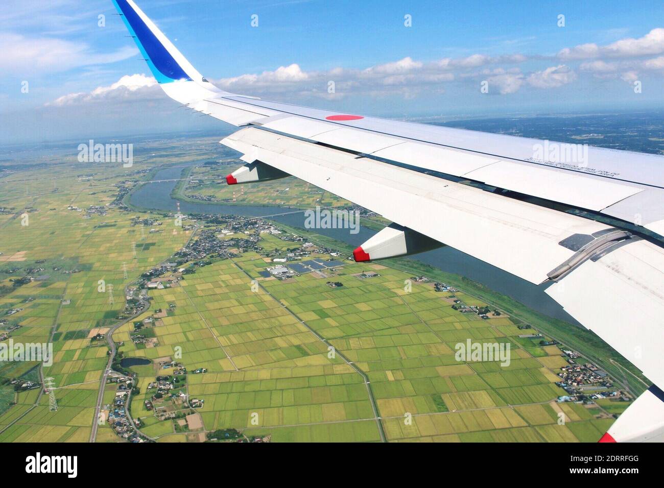 Airplane flying over agricultural field hi-res stock photography and ...