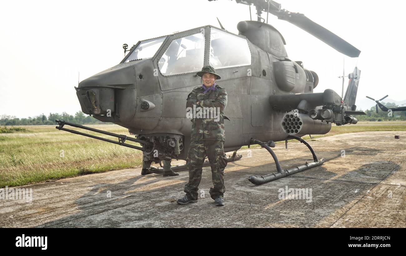 Soldier looking helicopter hi-res stock photography and images - Alamy