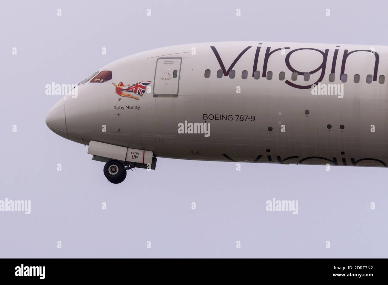 Airplane flight from london boston hi-res stock photography and images ...