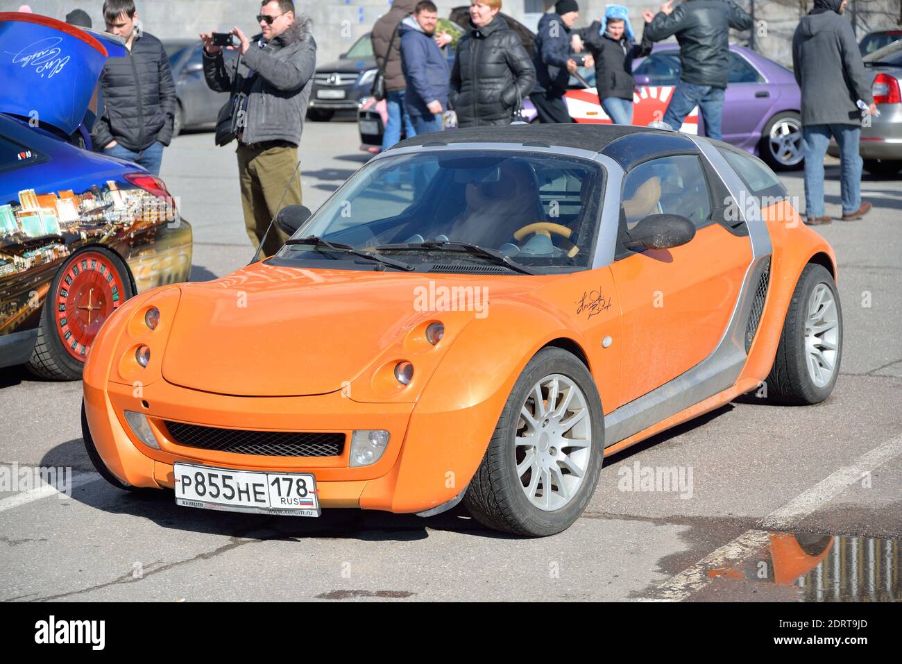Wheelbarrow Stunt High Resolution Stock Photography and Images - Alamy