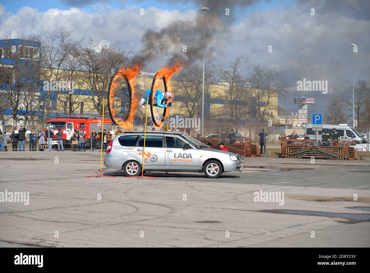 Jump through fire hi-res stock photography and images - Alamy